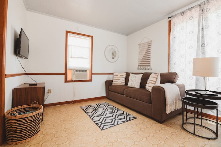 Pebble Cottage - Lake Huron Access - Port Franks