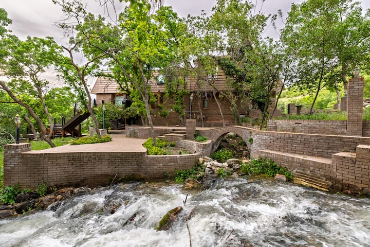 Large 8000 Sq Foot Estate At The Mouth Of Canyon - Sandy, UT