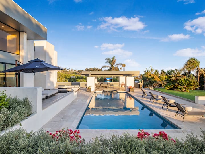 Wake Up To The Waves In Malibu Beachfront Estate - Malibu