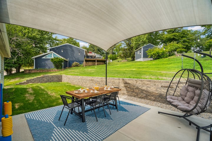 Sleeps 9 • Game Room • Family Friendly Home - Iowa