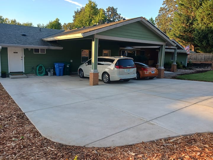 Private & Comfy Milwaukie Apt - Oregon City, OR