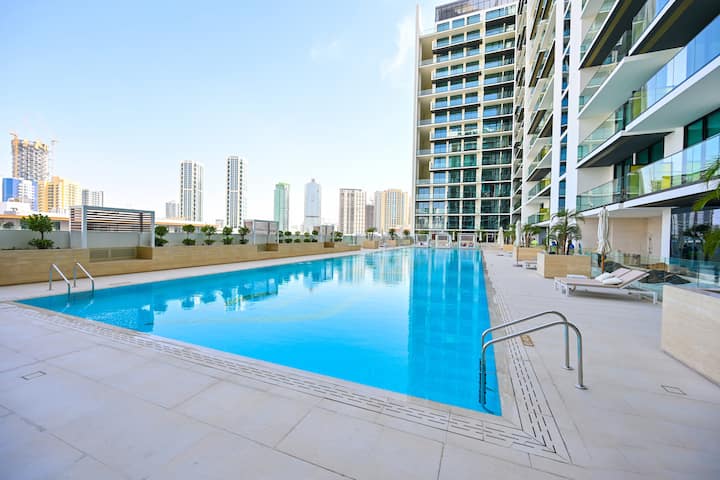 Modern 1br Apartment | Balcony, Pool & Gym Access - Dubai