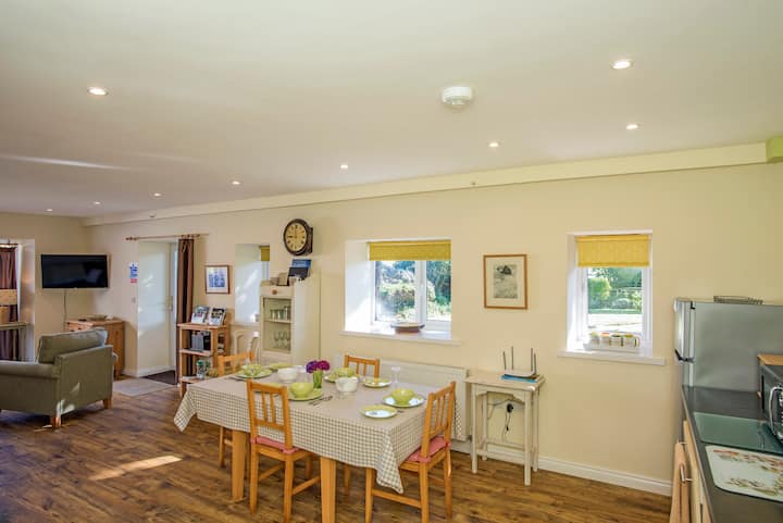 Ballacamaish | Open Views | Cosy | Private Garden - United Kingdom