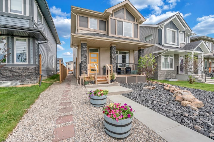 {River Dreams} Rocky Mountains | Bow River | 4 Bed - Cochrane