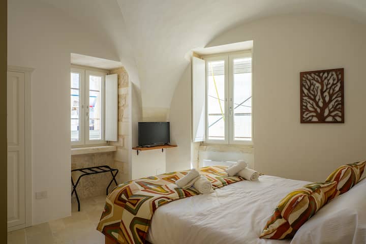 Design Room With Panoramic Rooftop Terrace - Martina Franca