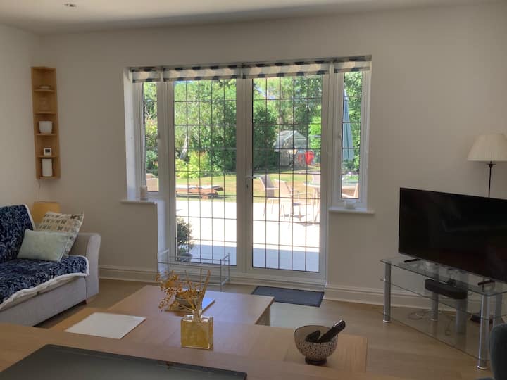 Spacious Guest Suite - Farnham