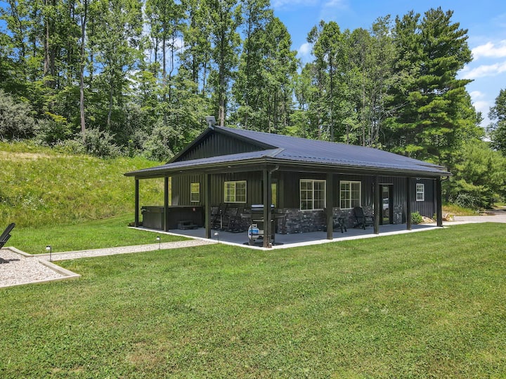 Tucked-away Treasure | Modern Cabin Escape - Hocking County, OH