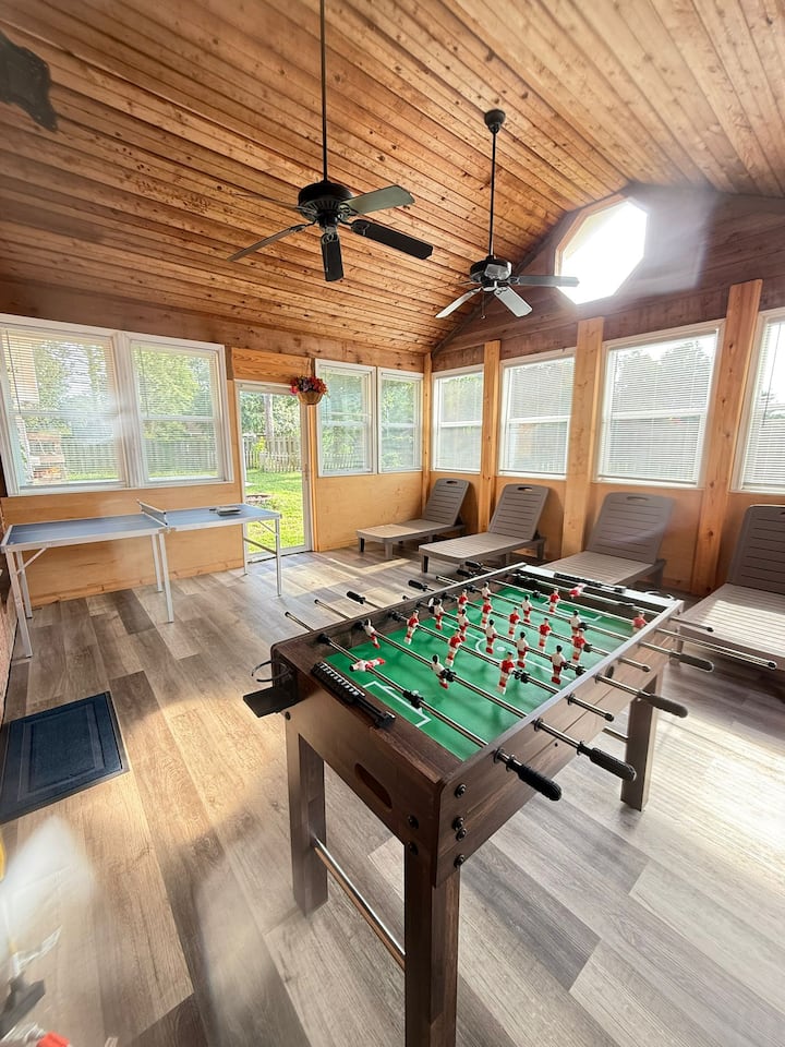 Game Room! Fire Pit! Private Pool! - Wilmington, NC