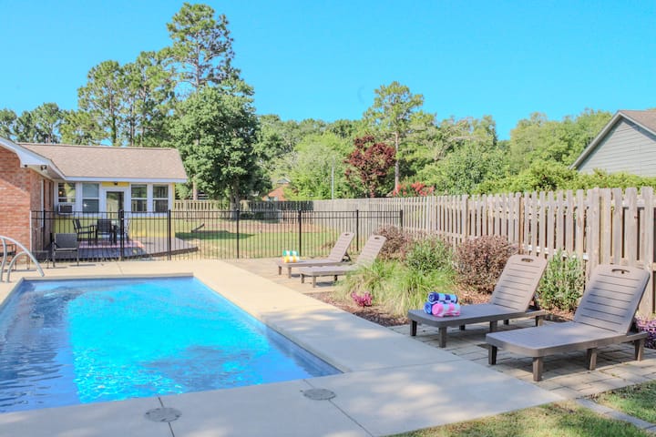 Private Pool! Game Room! Fire Pit! - Wilmington, NC