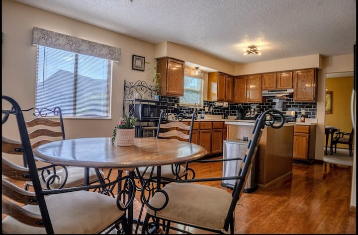 Spacious Cozy Home W/king Master Ste - Columbus, OH