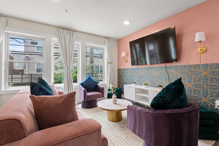 Your Nyc Gateway: Luxe Stay + Free Garage Parking - New York