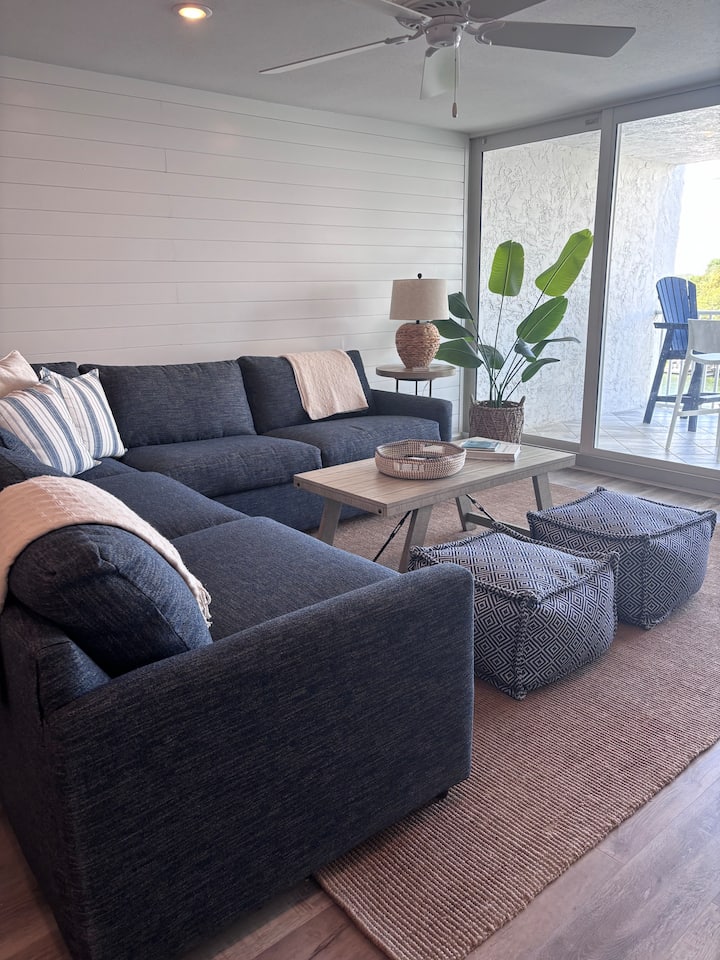 Newly Renovated! Harbor Front 2bd/2ba+heated Pool - Destin, FL