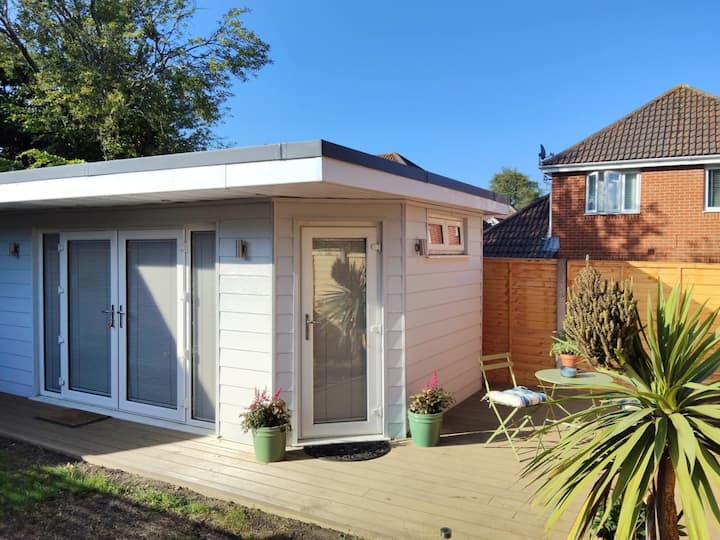Cabin With Patio And Garden - Sandbanks