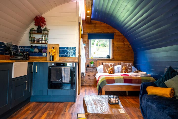 Stylish Cabin - Hot Tub, Outdoor Cinema, Sleep 4 - Stranraer