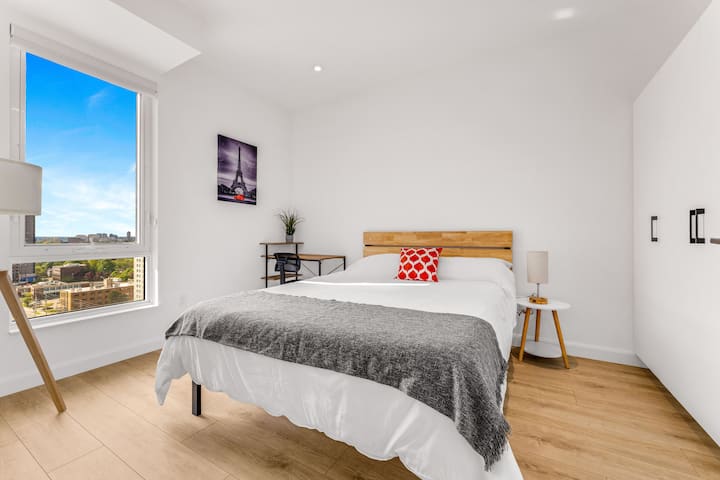 Chic Condo On King | Walk To Restaurants & Lrt - Waterloo