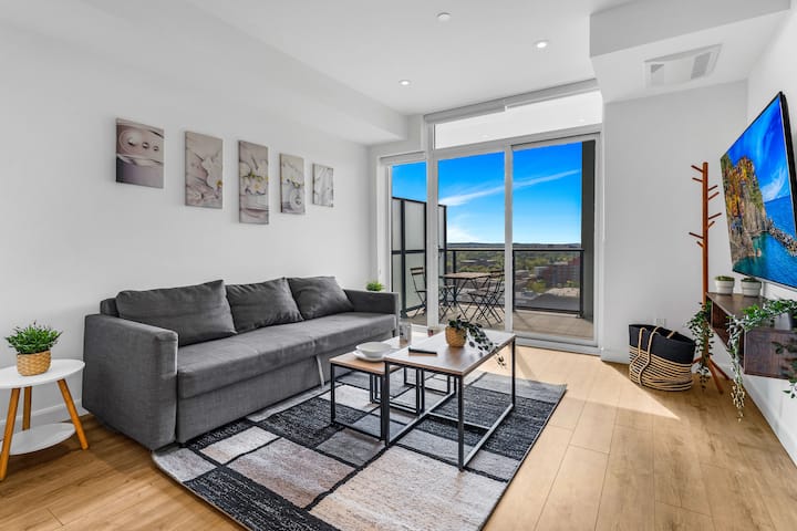 Chic Condo On King | Walk To Restaurants & Lrt - Kitchener
