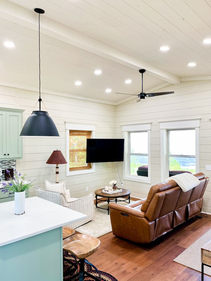Romantic Getaway At Honeymoon Cottage - Alabama