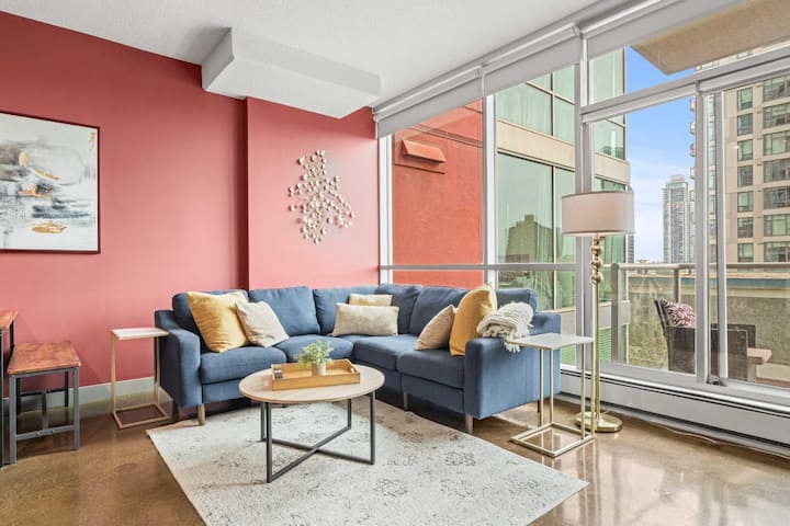 2 Bed 2 Bath Condo | 5 Mins To Stampede, Bmo, 17th - Mount Royal University