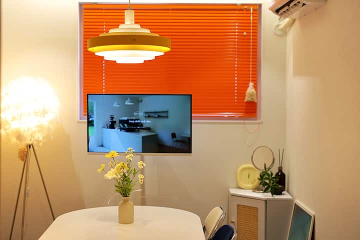 [연남동 감성숙소] 신규오픈 할인 ｜연트럴파크 2분｜5인 가족·친구 숙소｜홍대 도보｜명동 - Seoul