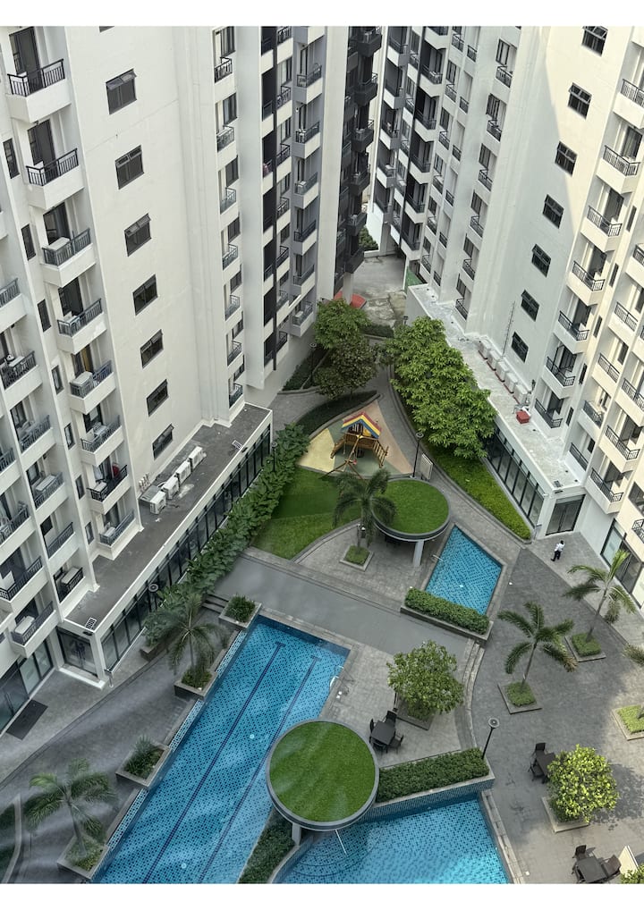2br Garden & Pool Access | Near Airport/sm Bicutan - Parañaque