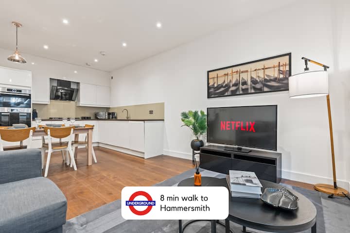 Large 2 Bed Flat | Olympia, Westfield, Sleeps 6 - London