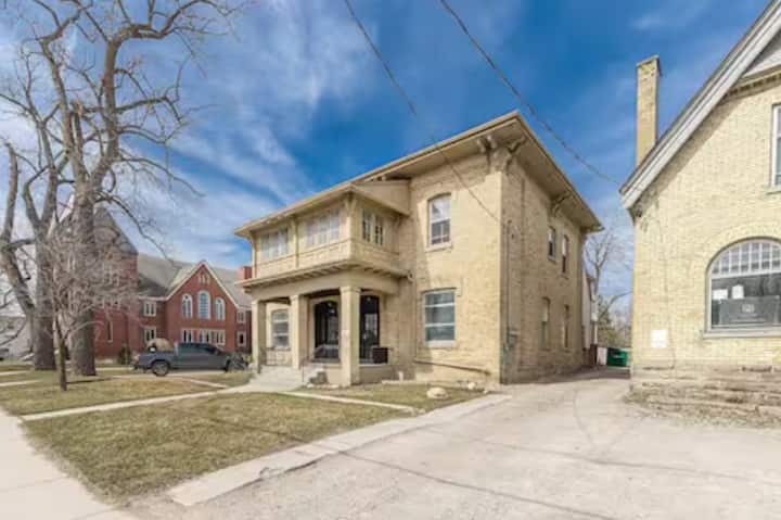 Cozy 2br Richmond Stay • Close To St. Joe’s - London