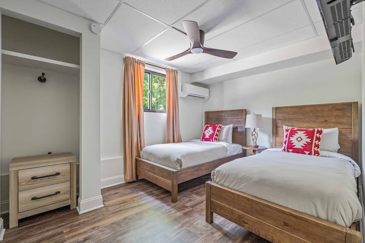 Kasa | Double Twin Room | Asheville - Asheville, NC