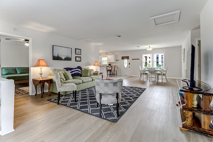 Sunflower Suite - 1600sqft 3br 2ba W/ 4 Queen Beds - Wilmington, NC