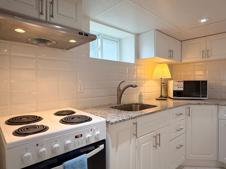 Furnished Suite Nearjuravinski | Parking+transit - Hamilton, Canadá