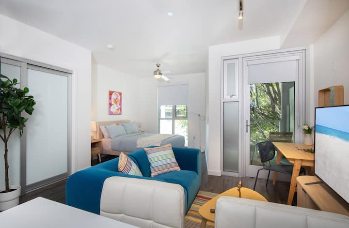 Luxury Studio In The Heart Of Sm - Santa Monica, CA