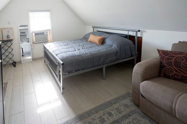 Quiet And Clean Studio - Staten Island, NY