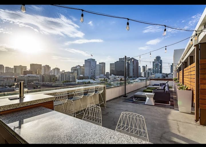 Spacious 2-bed Downtown San Diego/gaslamp - Coronado Island, CA