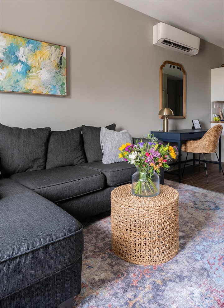 Studio Right In Downtown - Bryan, TX