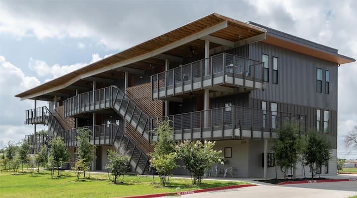 Comfortable Winter Studio Near Downtown Bryan - Bryan, TX