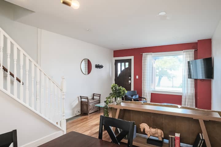 Enjoy Lovely View Of Detroit River - Windsor