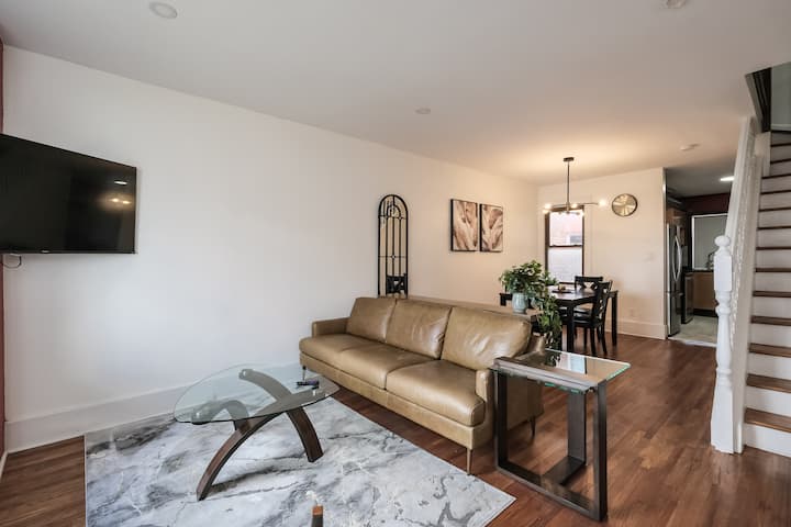 Enjoy Lovely View Of Detroit River - Windsor, ON, Canada