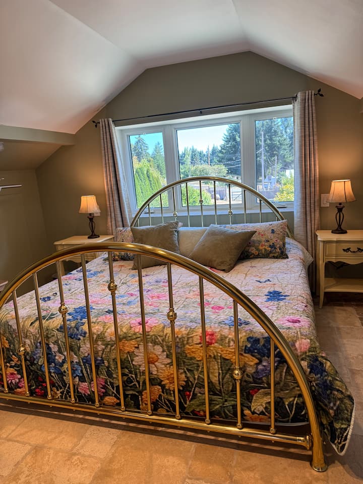 Fawn Lily Inn - Hornby Island