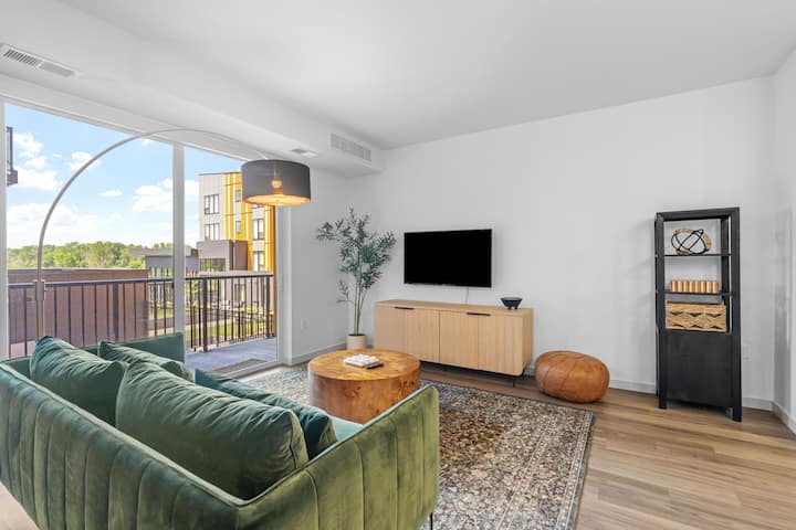 Stylish 2 Bd Suburban Escape - Minutes From Moa! - Eden Prairie, MN