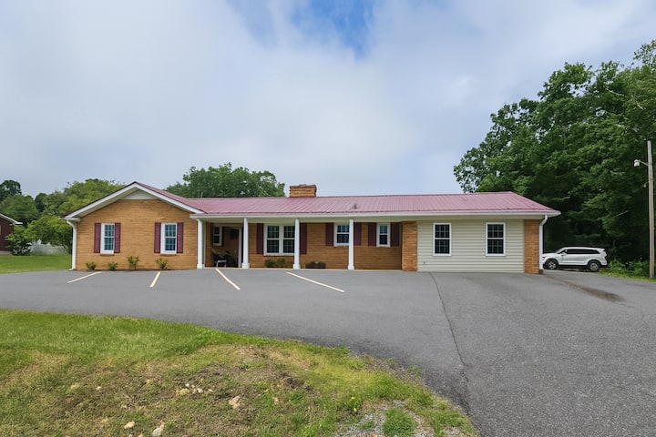 Blue Ridge Retreat – Minutes From Downtown Galax - Galax, VA