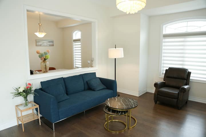 Spacious 4br W/backyard • Pet-friendly • Parking - Vaughan