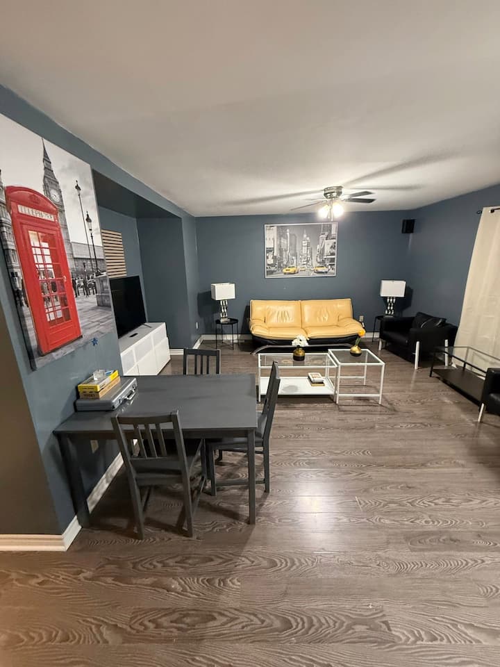 Homey Vibe Entire 3 Bedrooms Unit - Free Parking - Niagara Falls