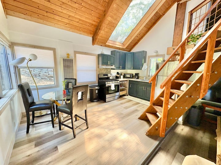Private Spacious Canyon Hideaway W/ 2 King Beds! - Calabasas, CA