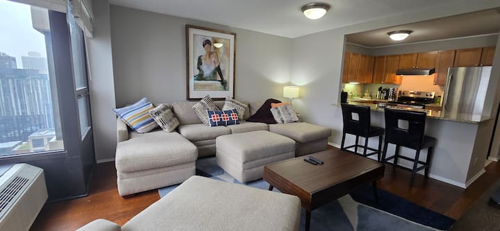 Luxury 1br Condo – Views, Comfort, & Style - Chicago