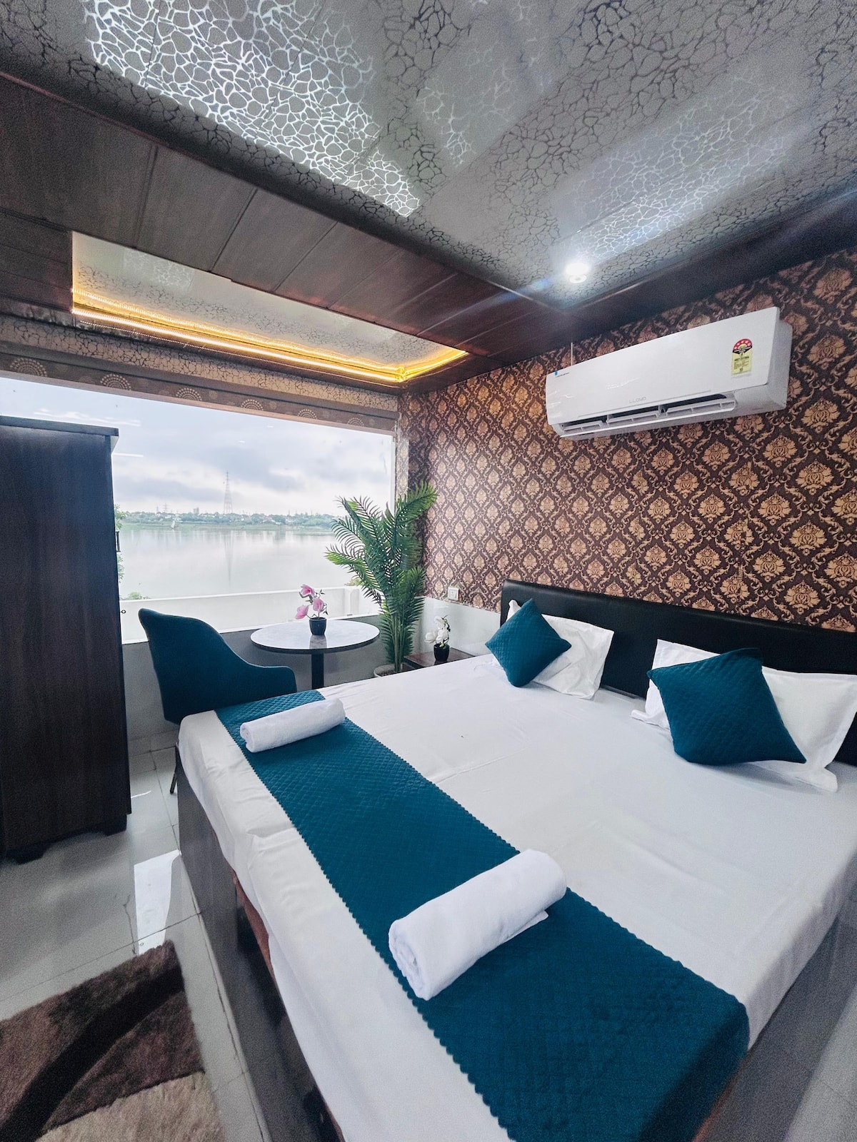 Varanasi Holiday Rentals & Homes - Uttar Pradesh, India | Airbnb