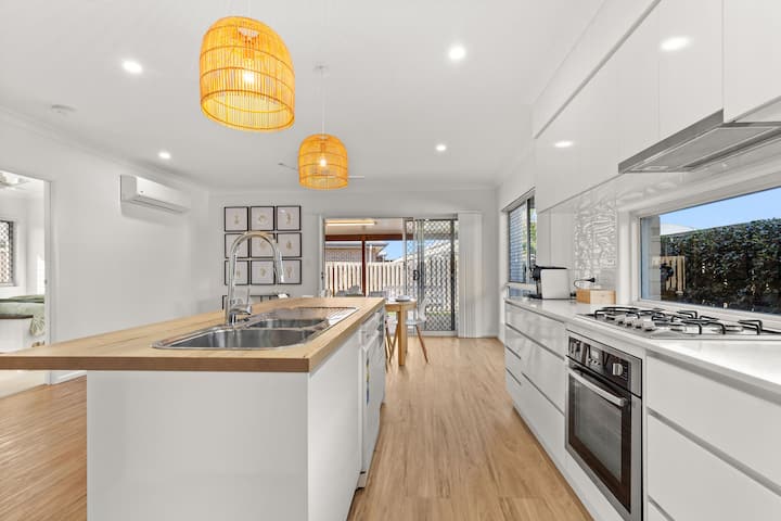 Riverbreeze Estate 
Sleeps 6 To 8 - Brisbane