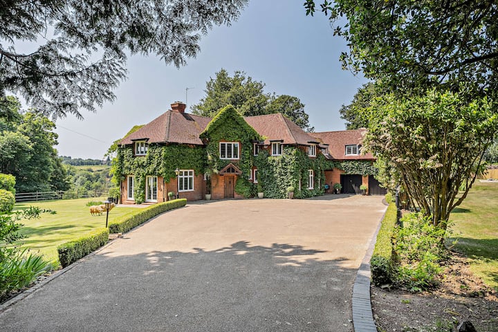 Perfect Booking | Luxury Home With Pool & Gym - Maidstone