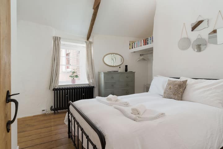 St.agnes Home, Central Village, Sleeps 8, Nr Beach - Porthtowan