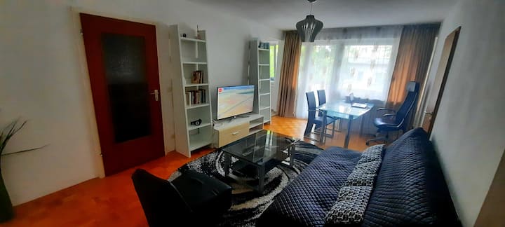 Cosy Apartment With Large Balcony - Neubiberg