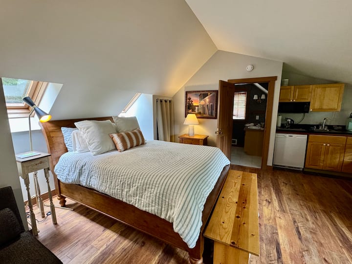 Cozy Guest Suite In Peaceful Island Setting - Bainbridge Island, WA