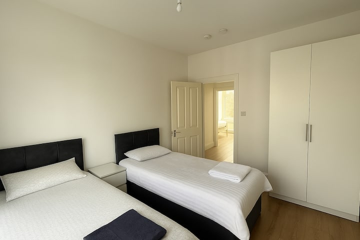 2 Bedroom, 2 Single Beds/room - Naas